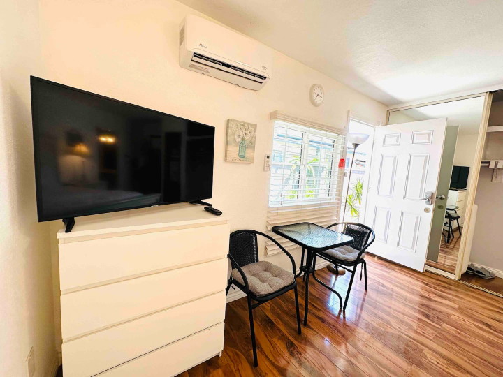 Large Master Bed Room With Private Entrance & Bath - La Habra, CA