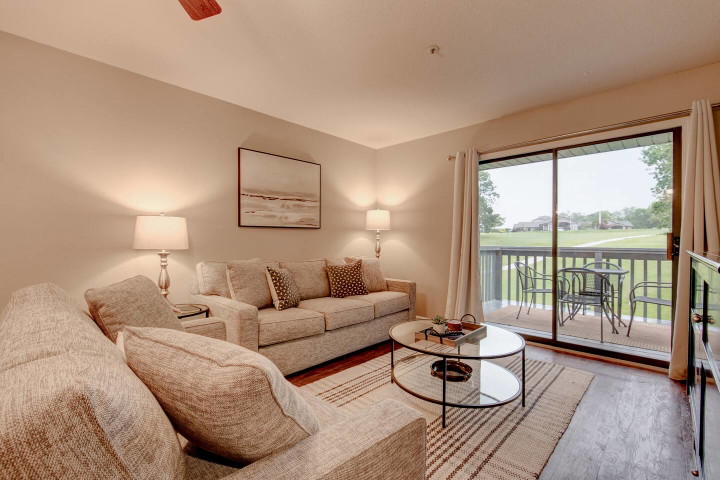 Location! Beautiful Golf Course View! Close To Clubhouse/ Pool Golf Discounts - Missouri
