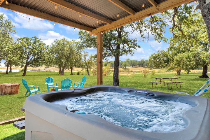 Golden Pine- Lakefront Cabin Getaway With Jacuzzi - Lake Texoma