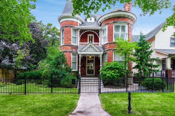 The Victorian On Victoria - Windsor, ON, Canada