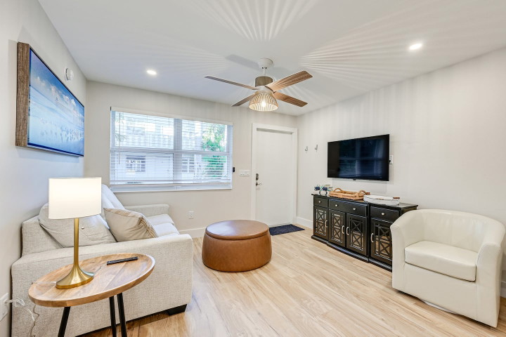 Sleek Coastal Abode: 1 Block To Naples Beach! - Naples, FL