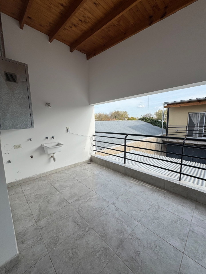 Apt. B Calle Alsina - Las Flores