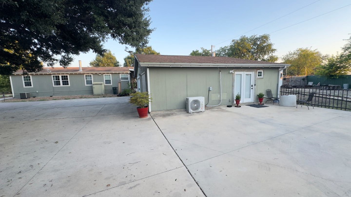 Cozy Guest House - Buda, TX