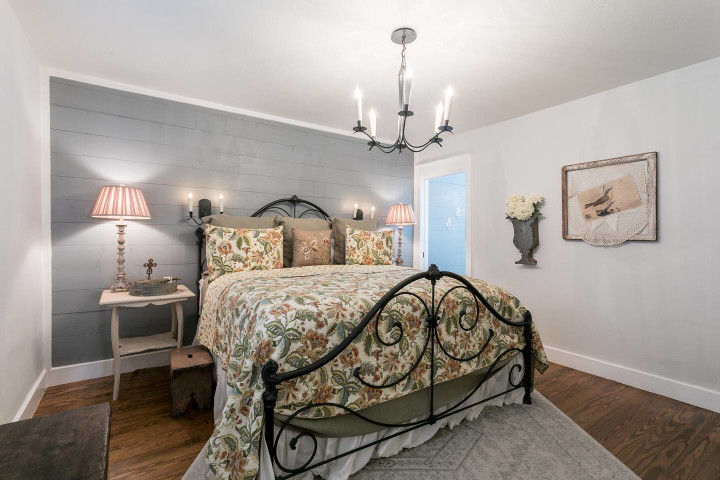 Heiser Haus I Terrific For 2 Couples - Fredericksburg, TX