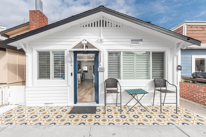 Remodeled Vintage Beach Cottage | Steps To Sand - Huntington Beach, CA