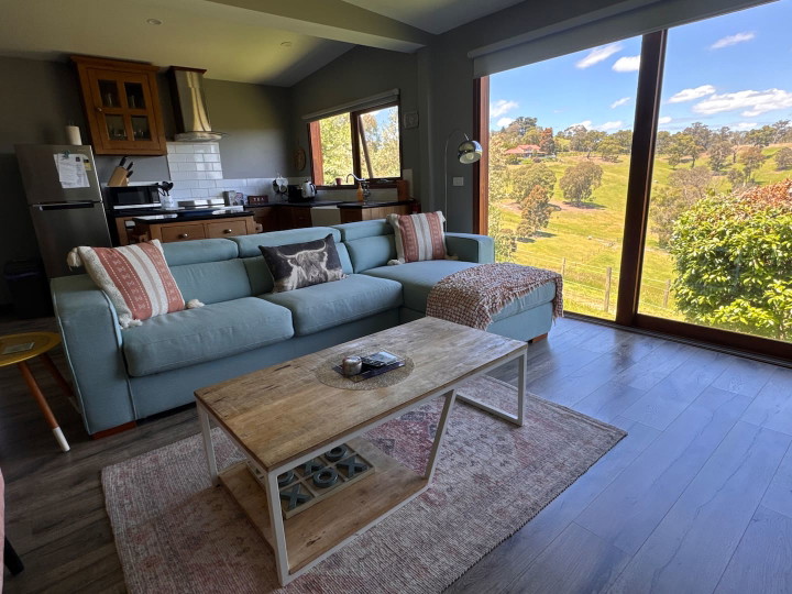 Treetops Cottage- Self Contained Valley Escape - Melbourne