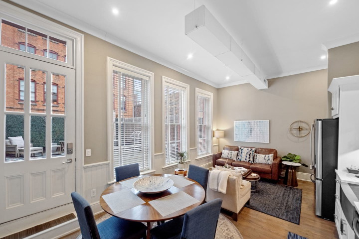 Designer's 2 Br -Huge Terrace - Best Armory Sq Loc - Syracuse