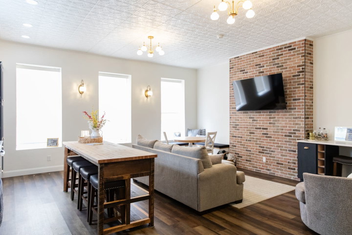 Downtown Wheeling 2br/ Sleeps 7/ Walk To Arena - Oglebay Resort, WV