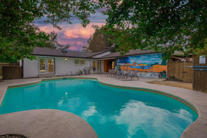 Your Modern And Bright Home W Private Pool - Farmers Branch