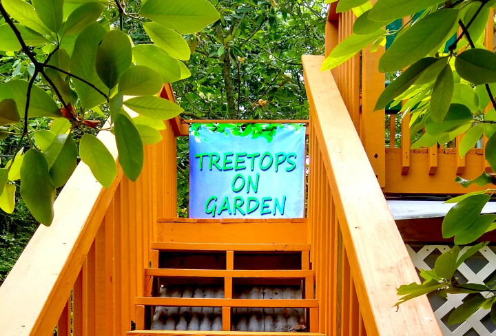 Treetops Solar Sanctuary - Lexington, KY