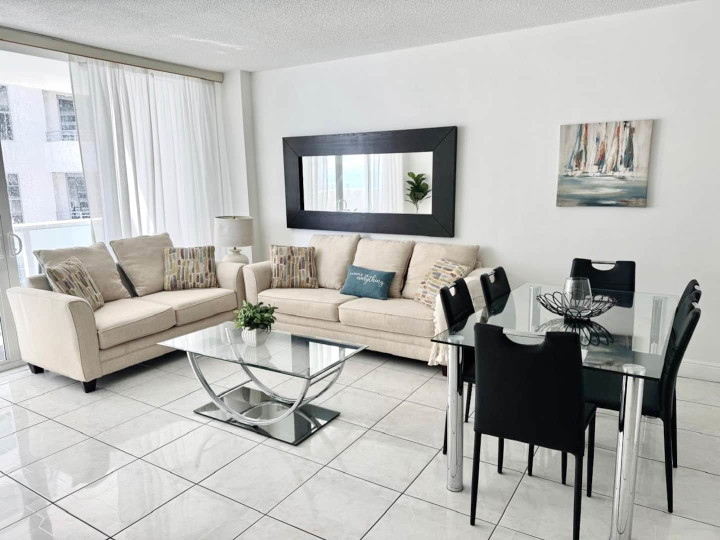 Beautiful Apartment In Miami Beach, On The Beach - Miami Beach, FL