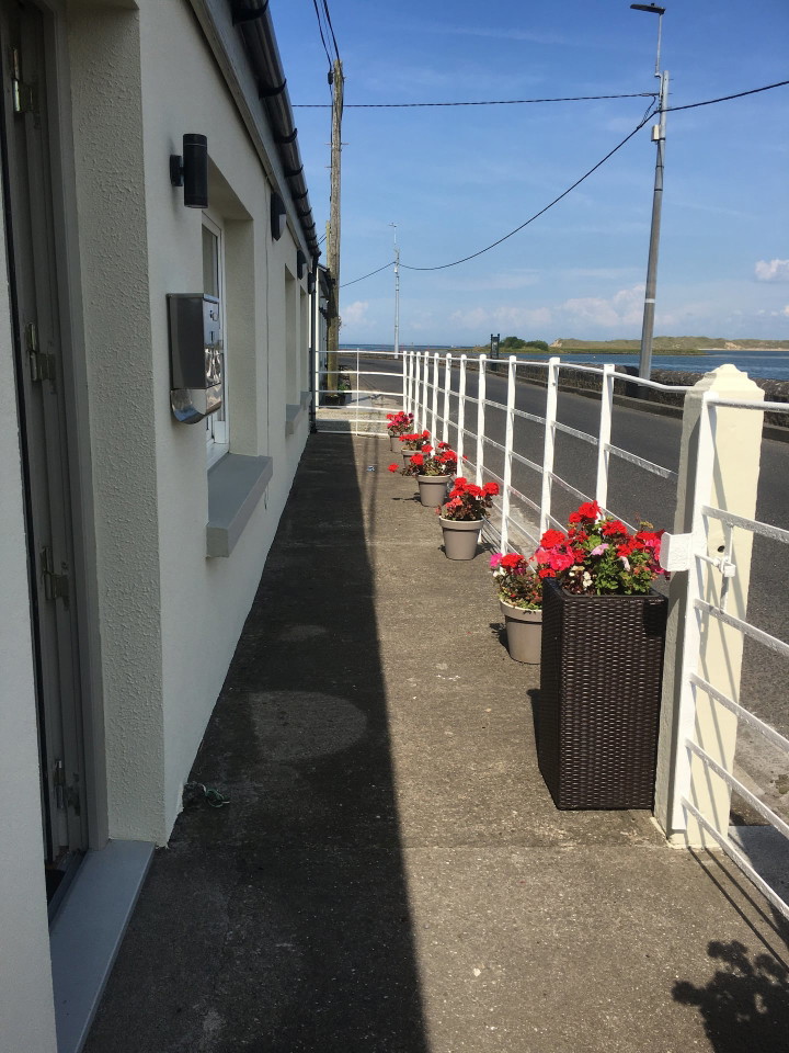2 Quay Road, Killala. Stunning Sea Front Cottage - Ballina