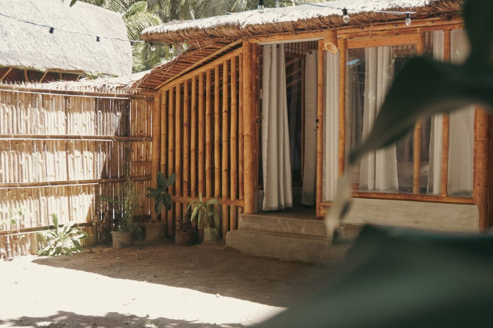 Kayan Villa | Bamboo Solar Pet-friendly Stay - Baler