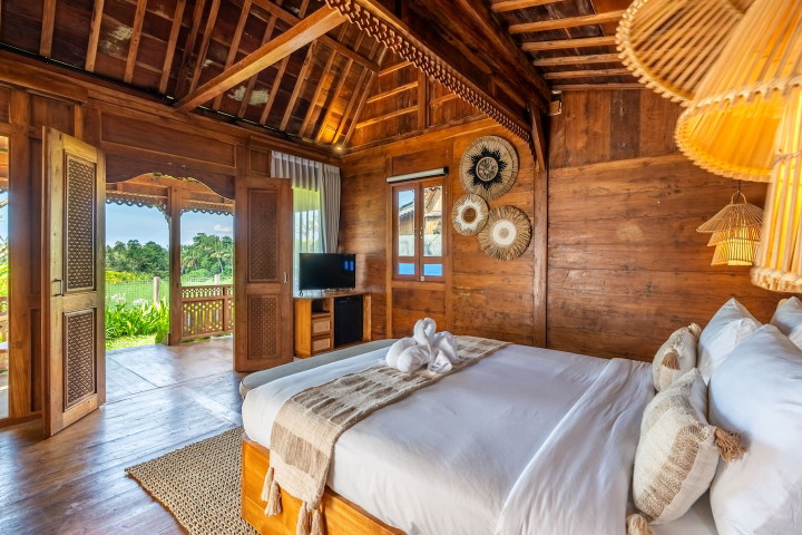 Authentic Bali Wooden Cabin - Ricefield View Ubud - Indonesia