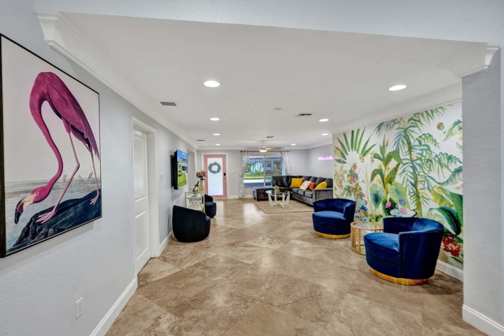 Water Front | Central Location | Spacious Home - The Bahamas