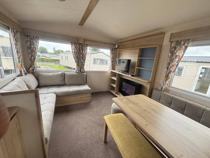 Caravan Sleeps 5 - Decking, Parking, Pet Friendly - Lytham St Annes