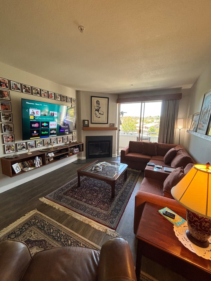 Private Room & Bath In Clean Gated Apartment - Santa Clarita, CA