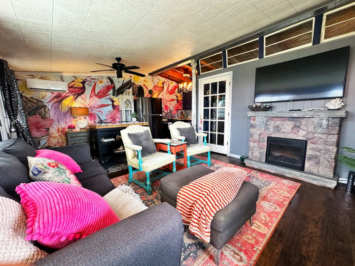 Salty Dog Cottage - Surfside Beach, TX