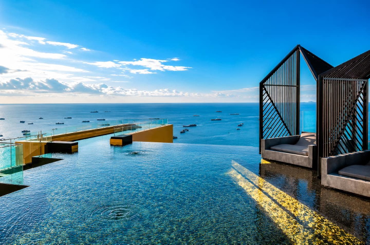 Edge พัทยากลาง | สระอินฟินิตี้ | เดินถึงหาด - Thailand