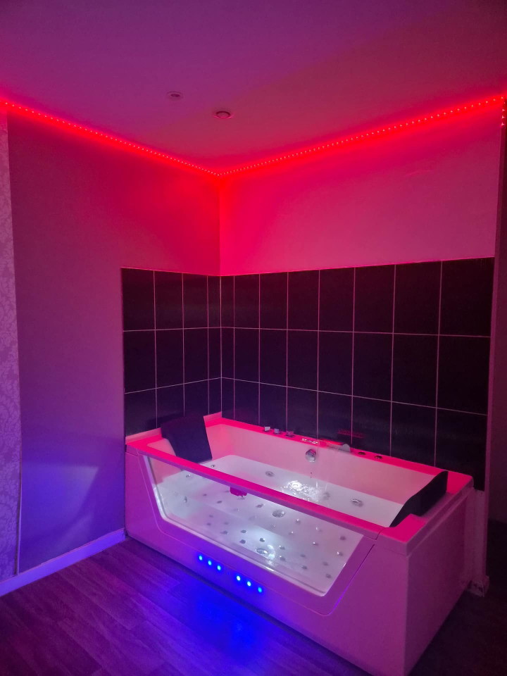 Suite-jacuzzi-centre Ville Métro 200m-wifi Fibre - Kortrijk