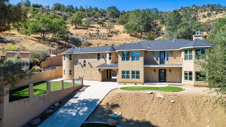 Beautiful Sunnybrook Home - Tehachapi, CA