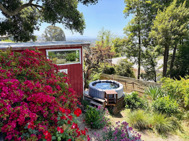 Hills Cottage With Views & Hot Tub - Oakland, CA