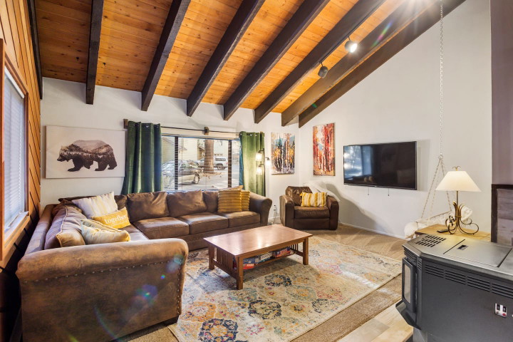 Pet Friendly 3bd 3ba Spacious Mammoth Cabin - Mammoth Lakes, CA