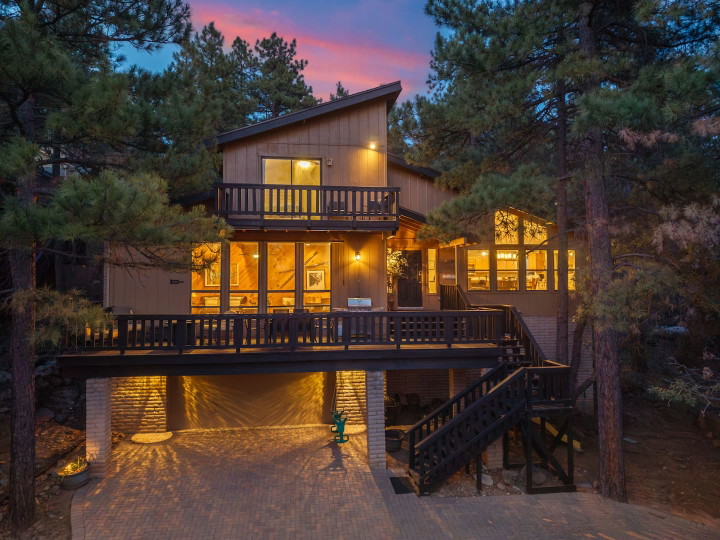 Cozy Munds Park Cabin | Fire Pit & Sunset Views - Sedona, AZ