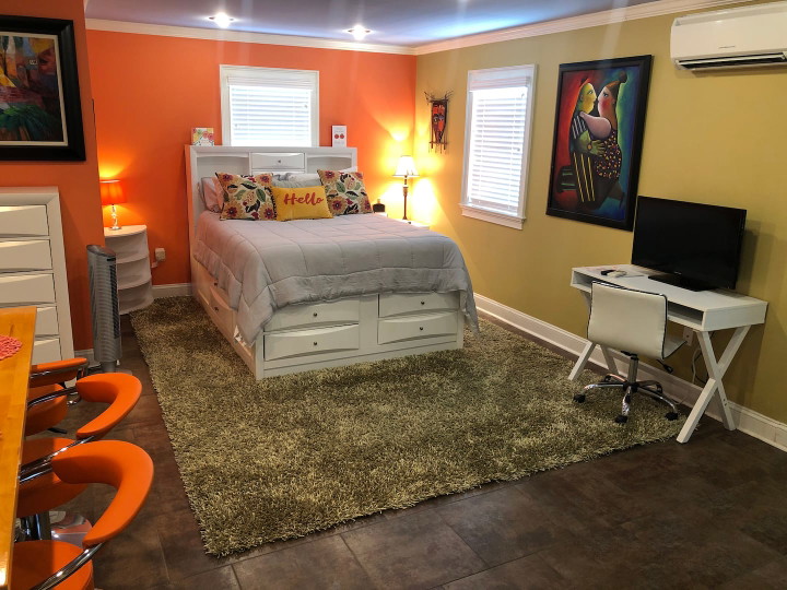 Charming Carriage House In The Heart Of Savannah - Savannah, GA