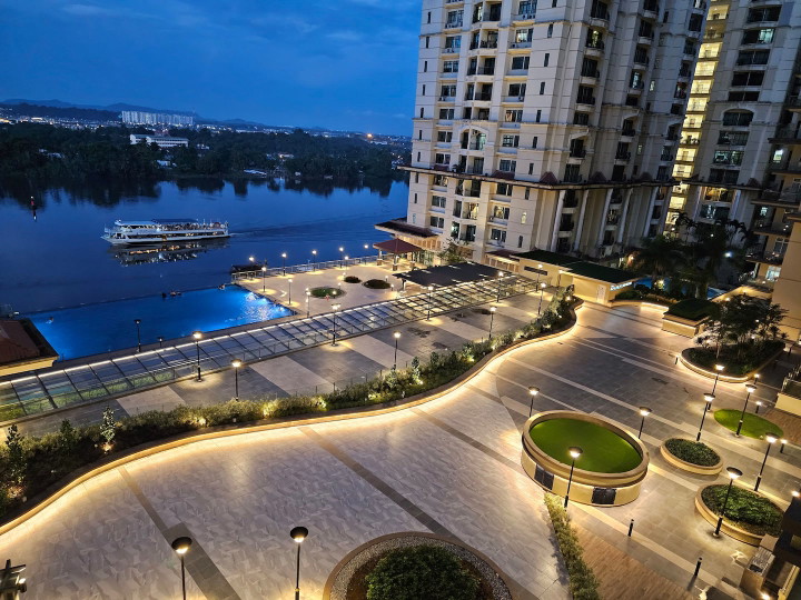 Waterfront Suite A, Serene View @Riverine Resort - Kuching