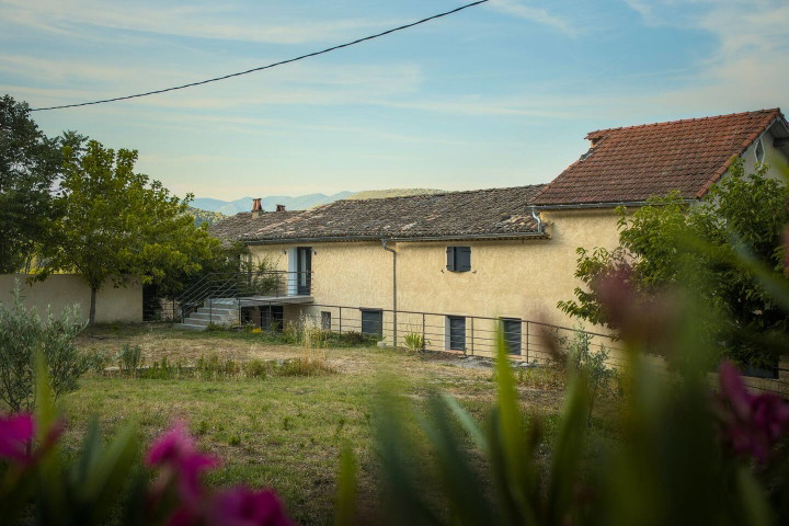 Gîte Rénové-75 M²-campagne-vue Sur Château - Vaucluse