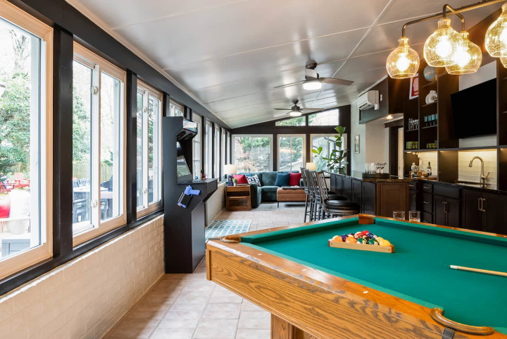 Pool Table + Hot Tub | Raleigh Retreat - Raleigh, NC