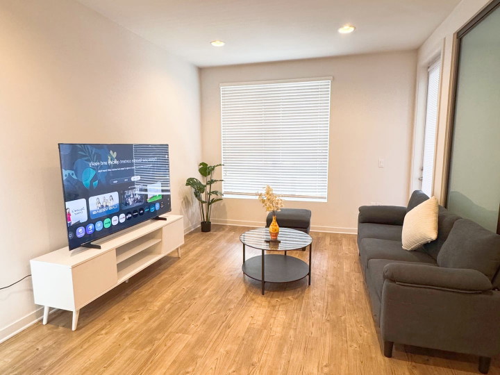 1b Irvine｜king Bed Luxury Pool｜可做饭｜适合长租 - タスティン, CA