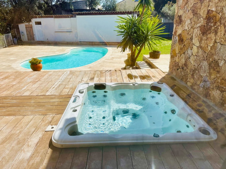 Maison Avec Piscine Chauffée Et Jacuzzi - Aléria