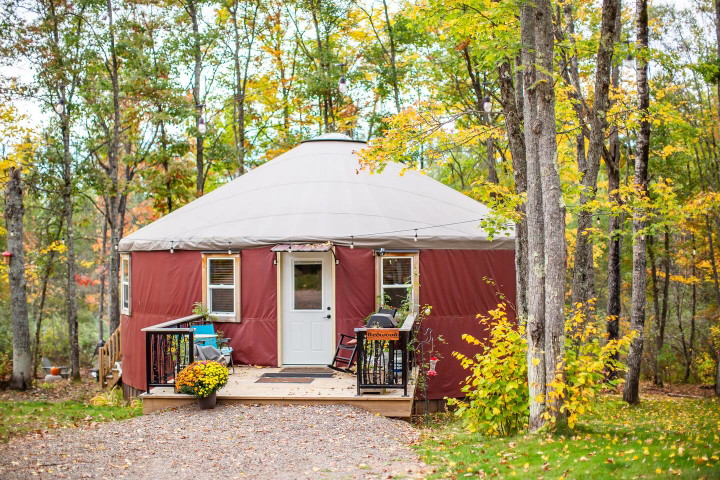 'Redwood' Cozy Year-round Yurt With Sauna - Wisconsin