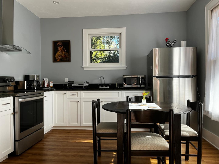 Beautiful 1-bedroom Guest House Historic District - Gainesville, FL