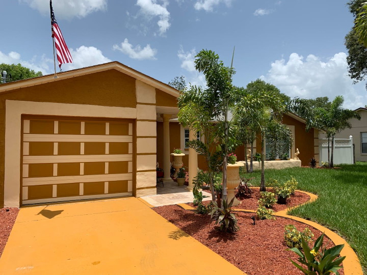 Heated Pool Sun-splashed 3 Br/2 Ba Getaway - Weeki Wachee, FL