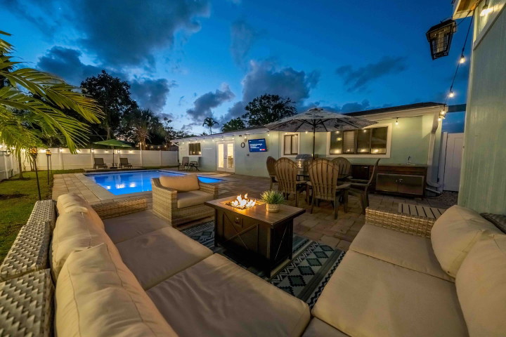 Dip N' Sip Oasis! Heated Pool, Minutes From Beach - Delray Beach, FL