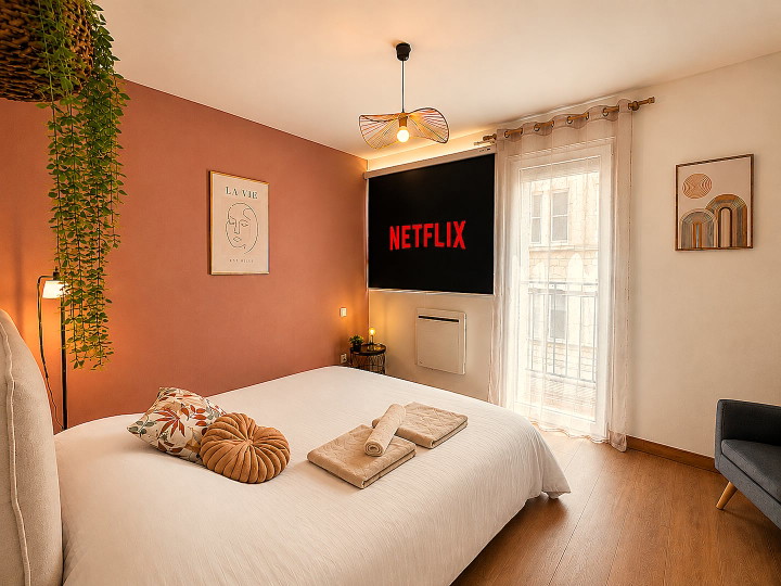 Home Theater Suite  Smart Tv  Queen  Wi-fi  Train Station - Confort