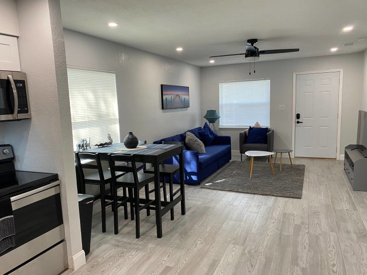 Charming 2-beds Central Clearwater Apartment - Clearwater, FL