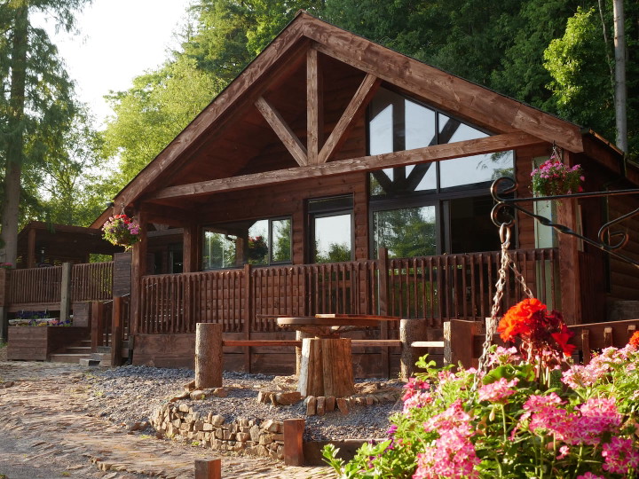 Log Cabins In Private Woodland Near Cardiff - Cowbridge