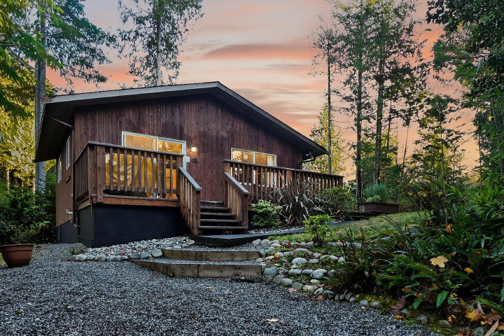 Little Bear Cabin At Raven's Moon - Ucluelet