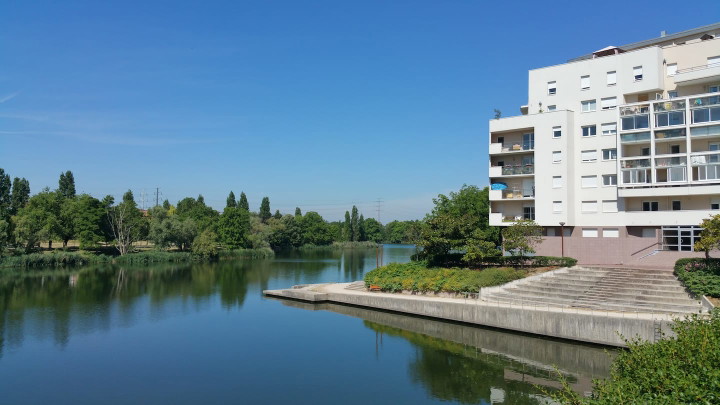 Bord Du Lac Proche De Paris Par Metro. - Yerres