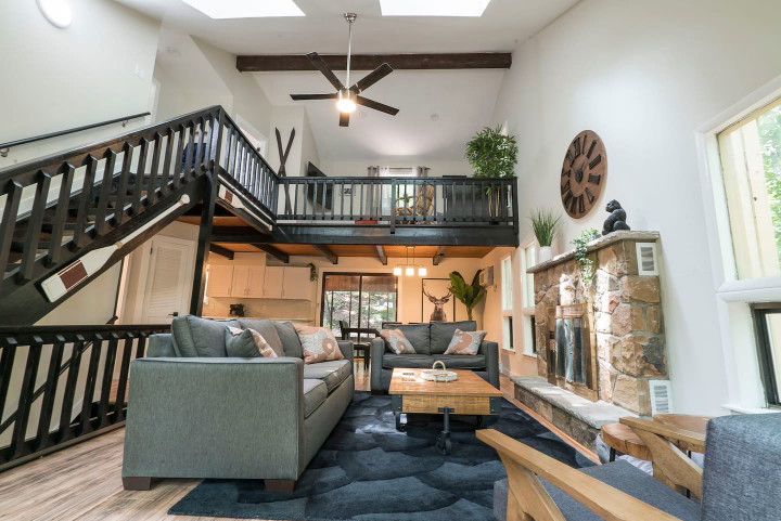 Luxury Lakeview Chalet In Poconos 1.5hrs From Nyc - East Stroudsburg, PA