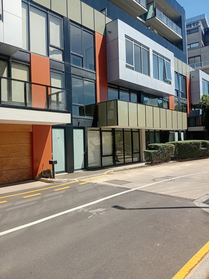 Cheapest Private Room Without Wardrobe - Melbourne