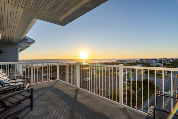 Waterfront 2 Story Penthouse! 4bd/3bth - Sandbridge Beach, VA
