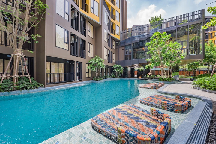 Comfortable Pool View Room Near Central Shopping - Phuket district, Thailand