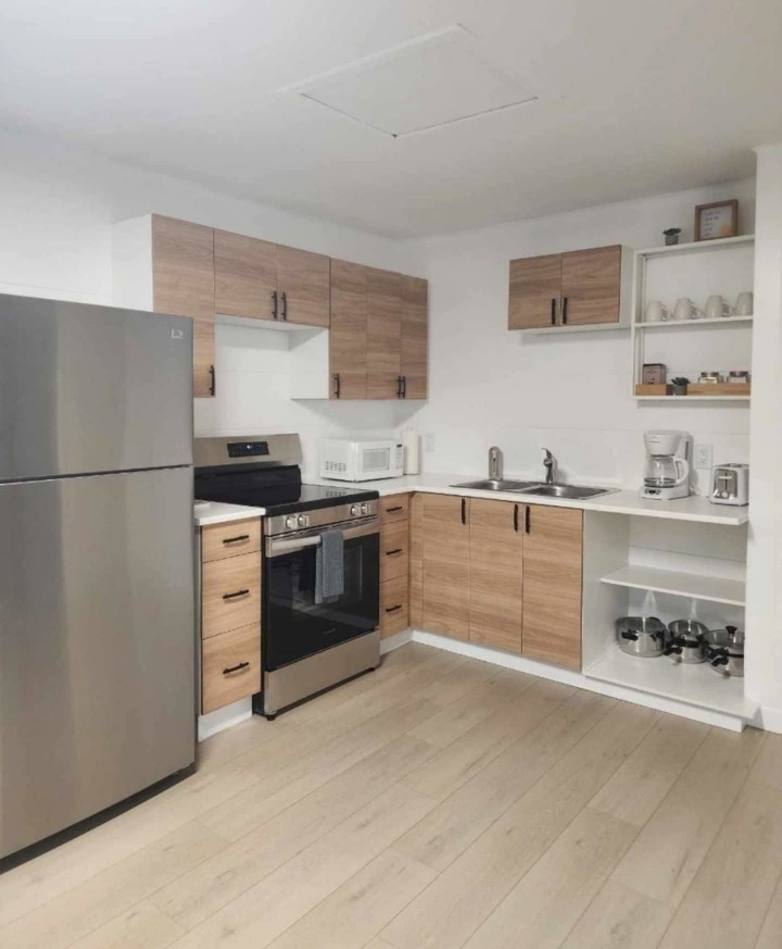 Bel Appartement Récemment Rénové Avec Parking Gratuit - Cornwall, ON, Canada