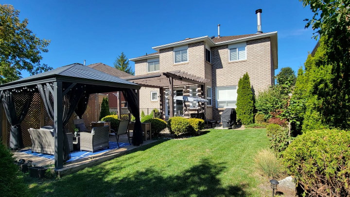 Entire Spacious Apartment With Separate Entrance. - Oshawa