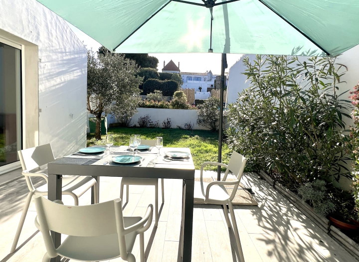 150 M Beach, Quiet House, Enclosed Garden, South-facing, 2 Bedrooms/sleeps 4 - Île d'Yeu